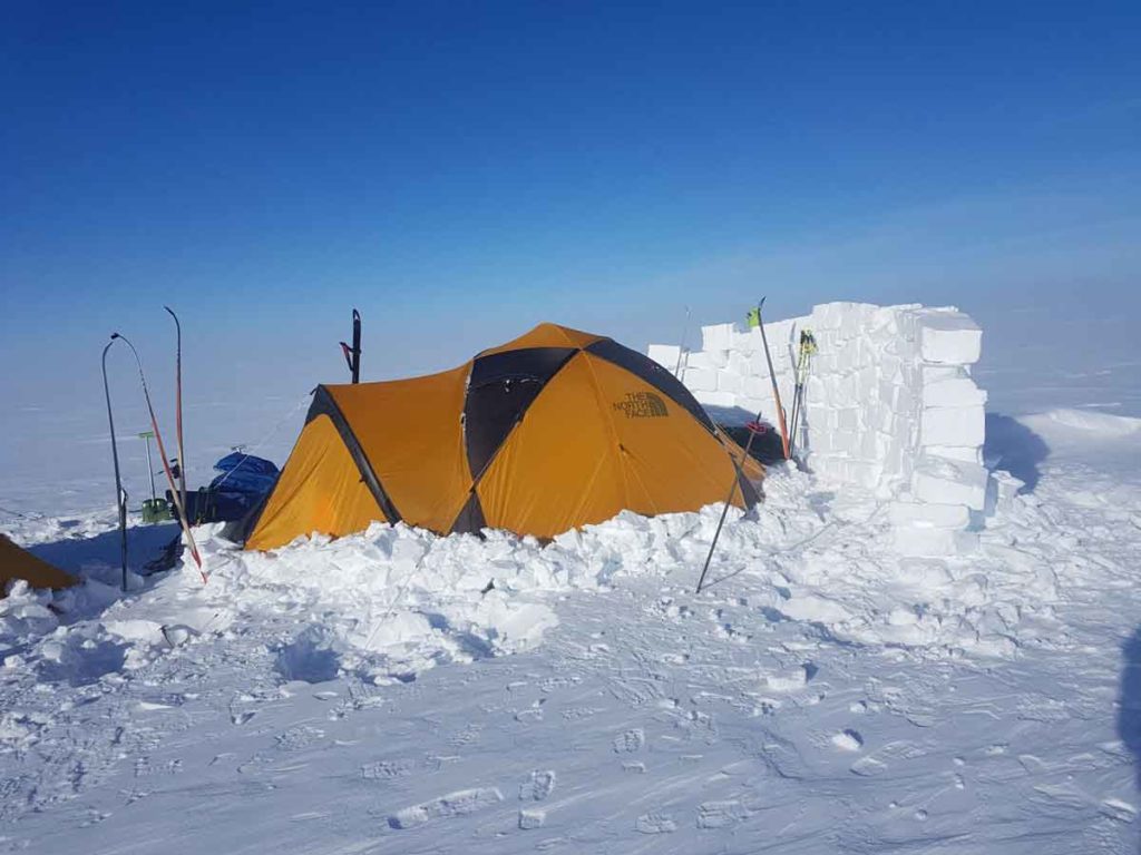 The Expediton now has more than 100 km behind them | ArcticHiking.gl
